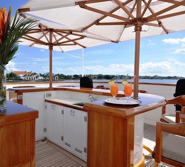 Outstanding 62m Feadship Motor Yacht POSITIVE CARRY underway — Yacht ...
